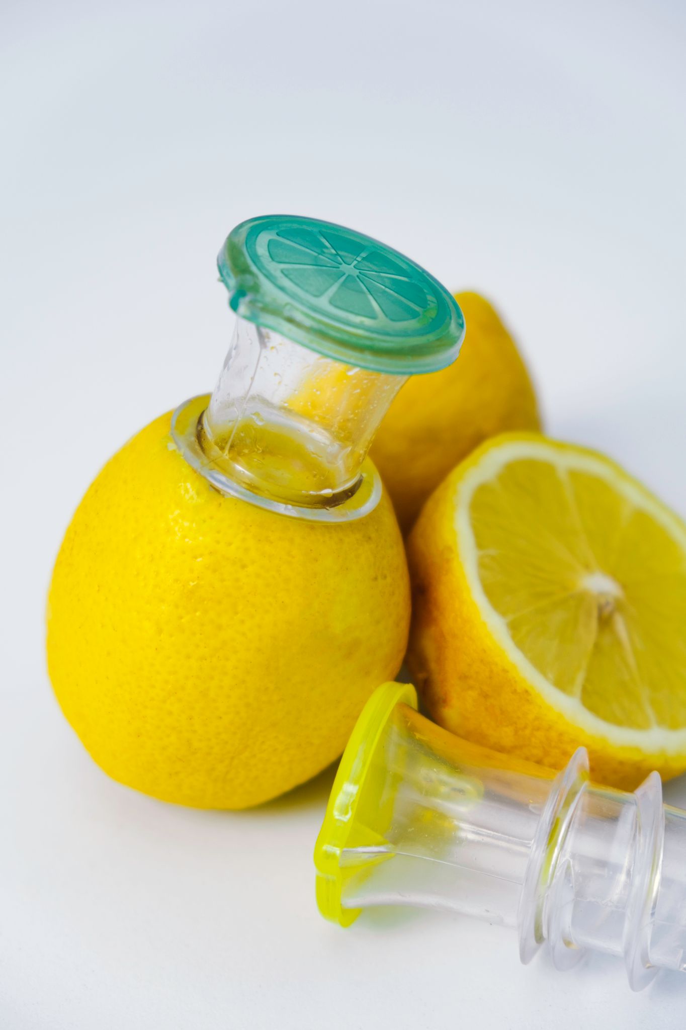 YZC Lemon Squeezer – 2-Pack Lemon-Juicer – BPA-Free Plastic Lime Juicer ...